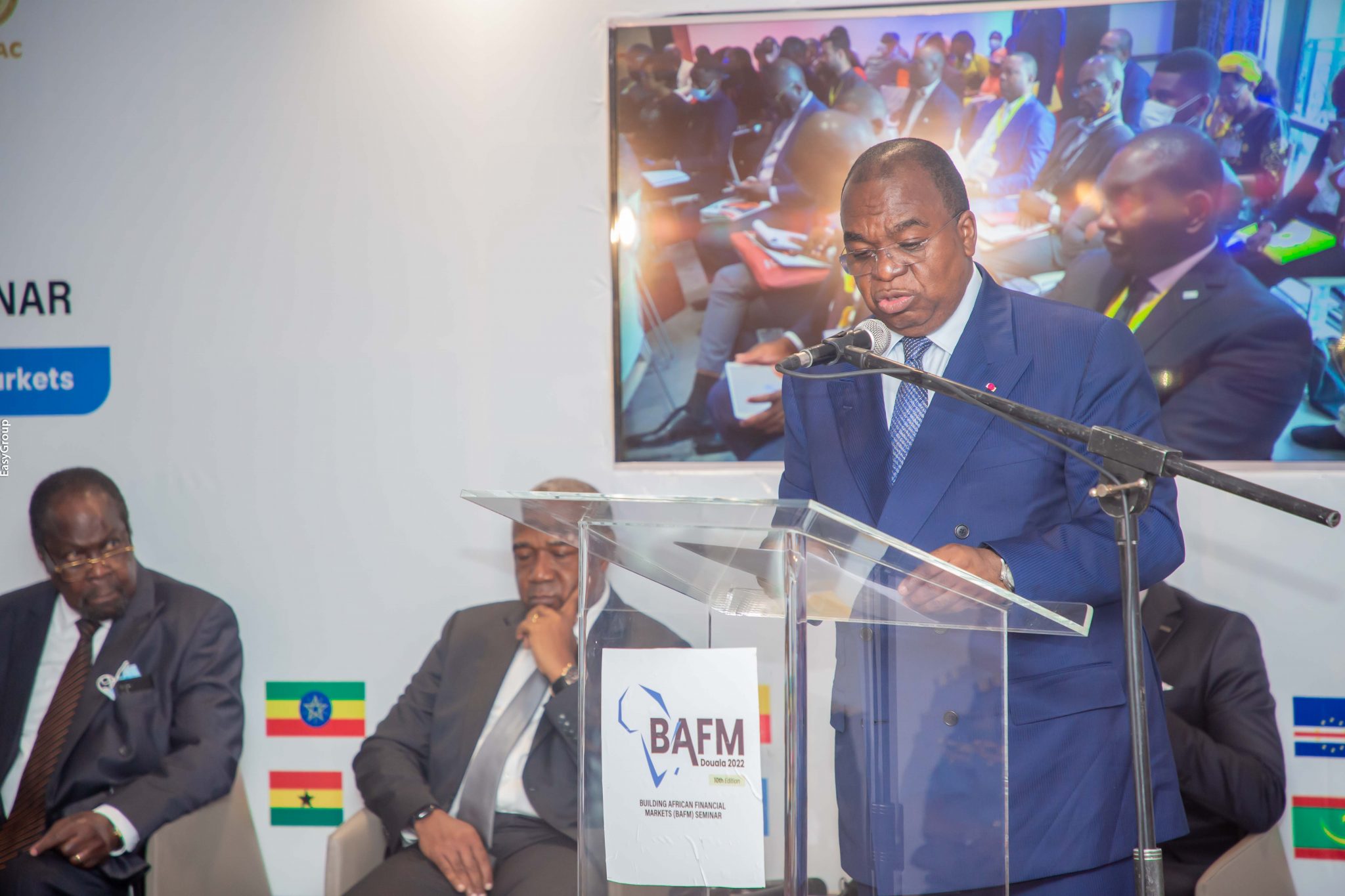 BAFM DOUALA 2022 : Louis BANGA NTOLO réussit l’ouverture de la Bourse ...